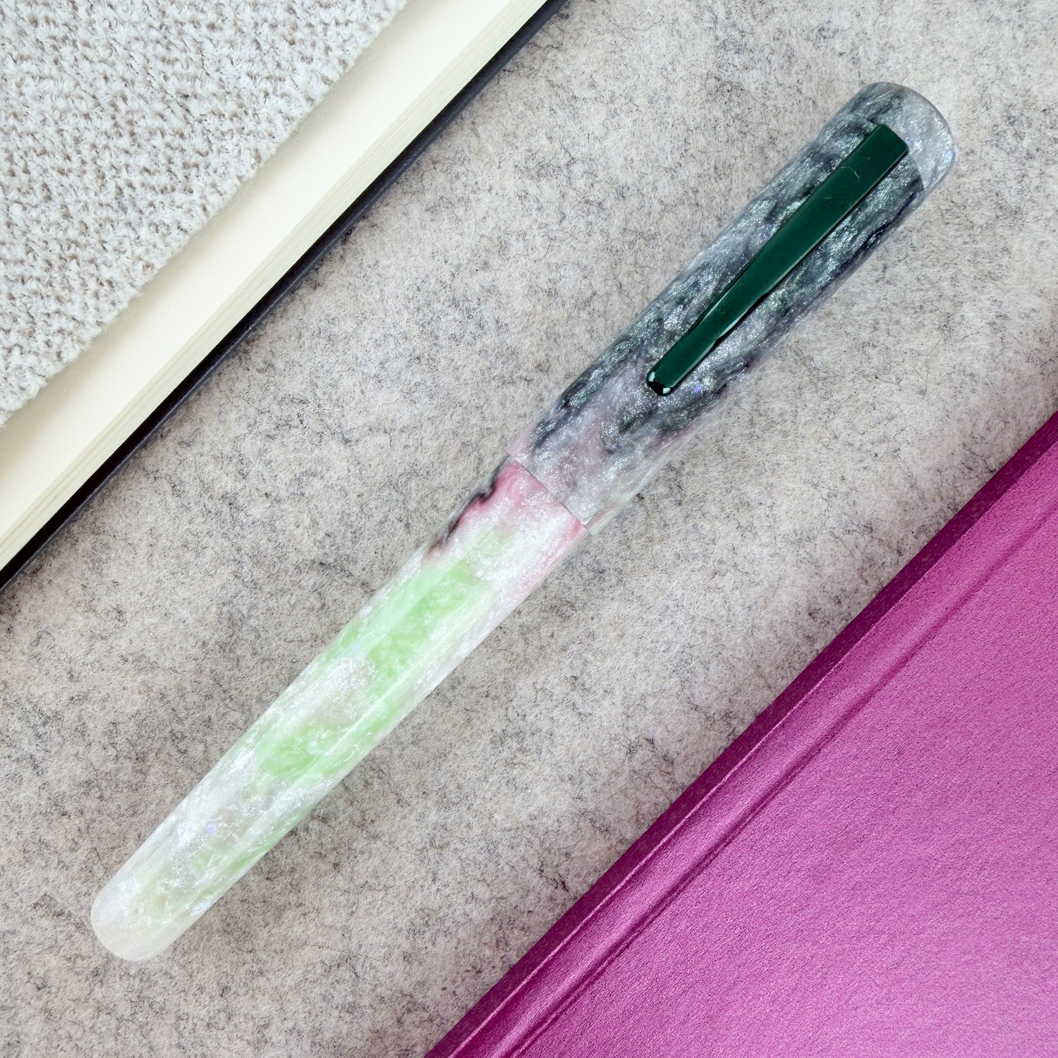 Hinze Pen Company Fountain Pen - Hearts Desire – Atlas Stationers